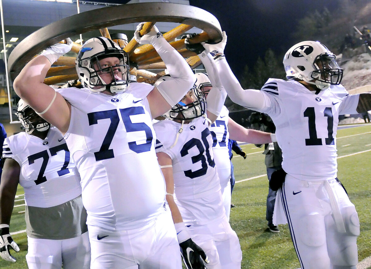 BYU football gets defensive TD to turn the tide in win at Utah State ...